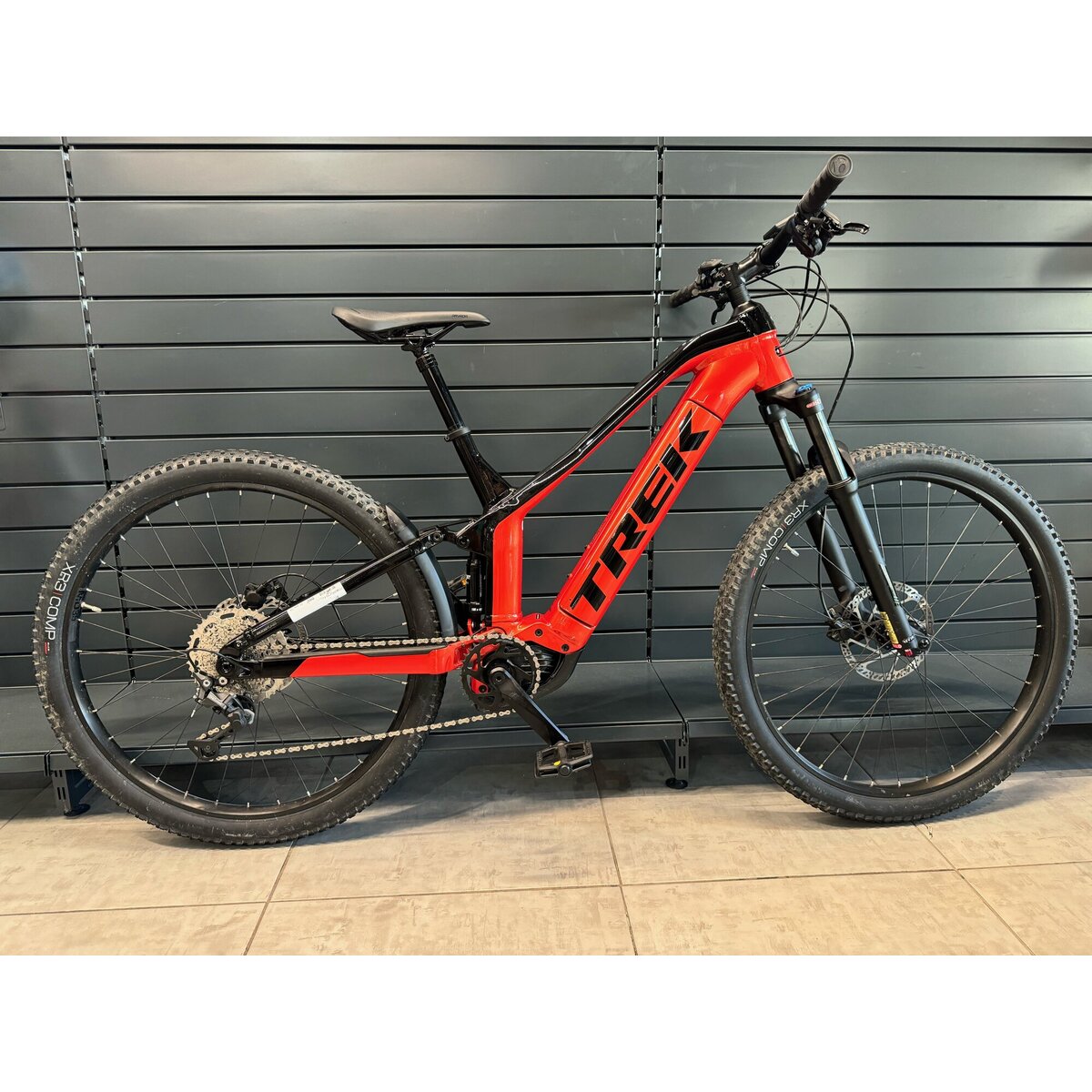 Testovaný Elektrobicykel Trek Powerfly FS 4 Lava/ Trek Black 2023 ...