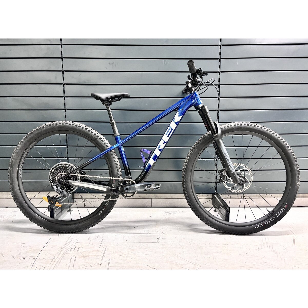 Testovaný bicykel Trek Roscoe 8 Mulsanne Blue 2023 | Najsport.sk