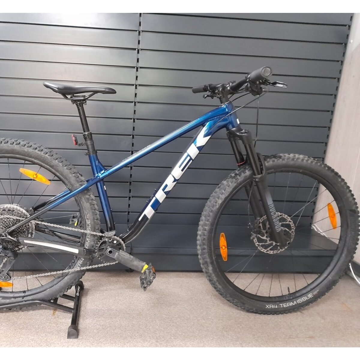 Testovaný bicykel Trek Roscoe 8 Mulsanne Blue 2022 RK10 | Najsport.sk