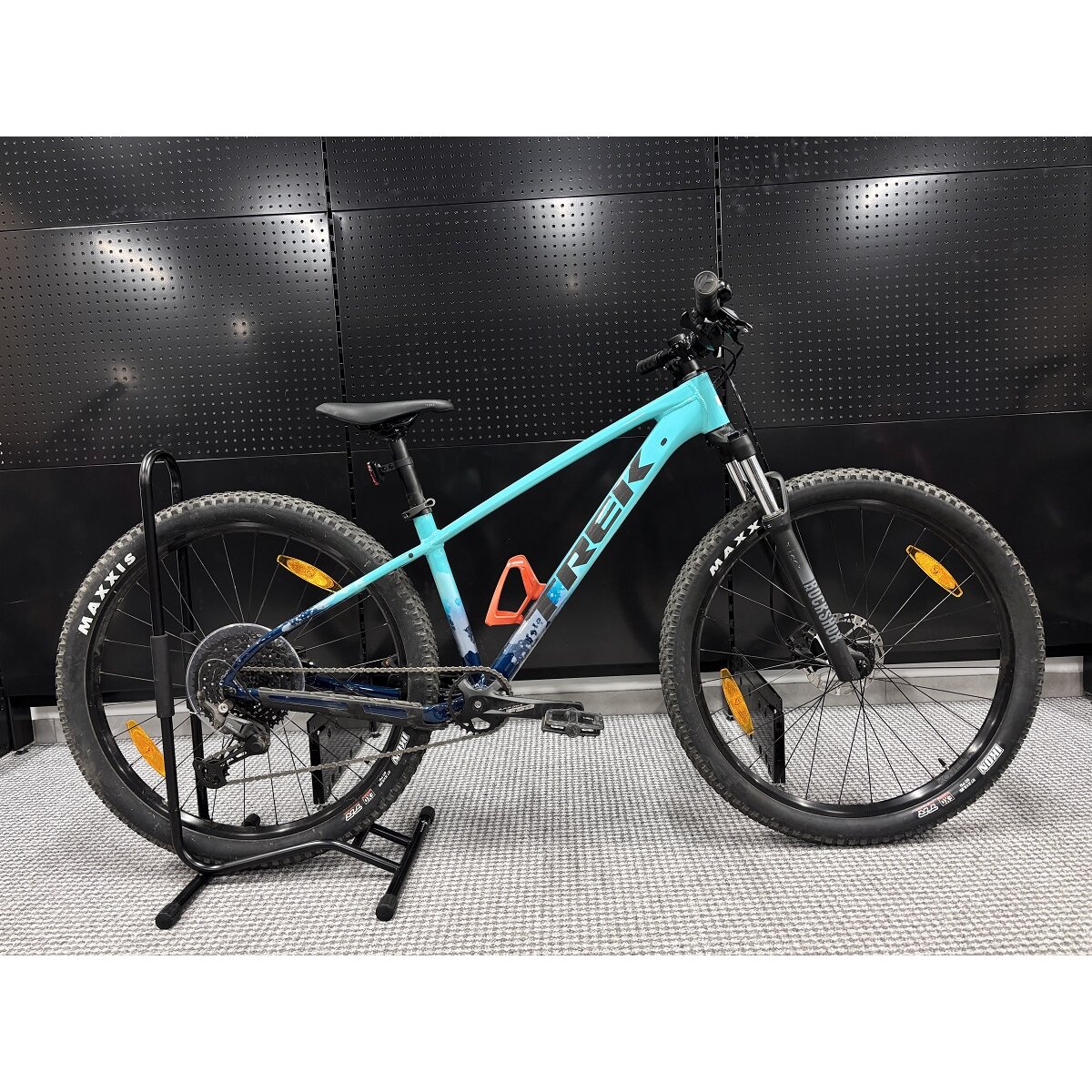 Testovaný bicykel Trek Marlin 6 Gen 3 Miami Green to Dark Aquatic Fade ...
