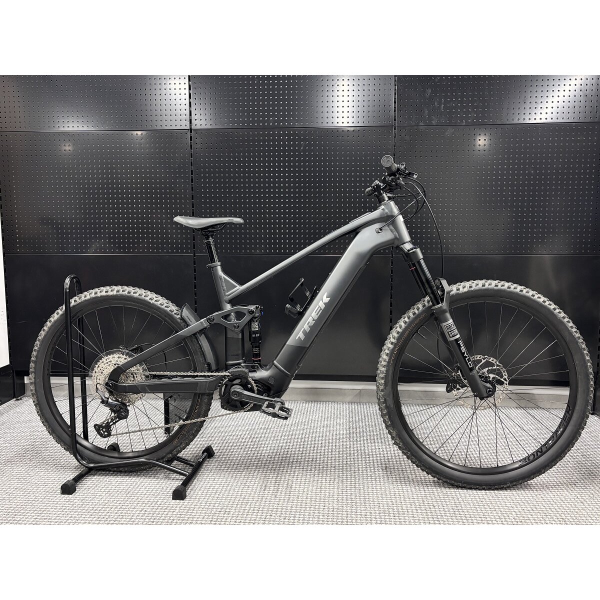 Testovaný elektrobicykel Trek Rail+ 5 Gen 5 Lithium Grey 2025 XL ...